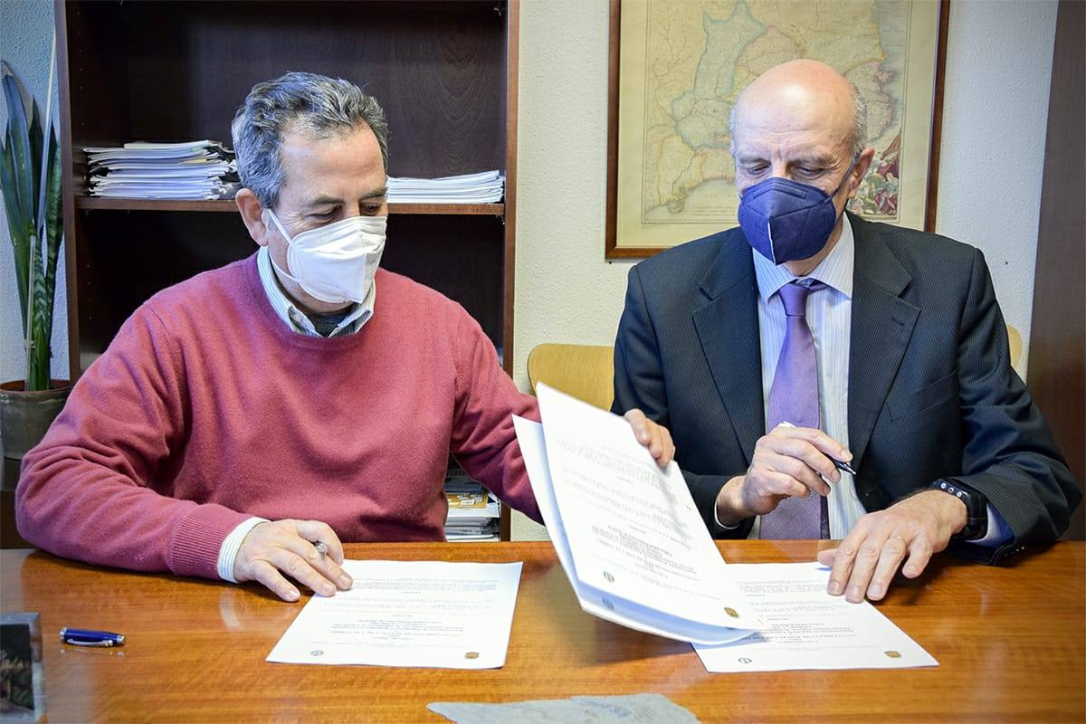 Firma del convenio marco entre el Ayuntamiento y la Escuela Técnica de Ingenieros en topografía