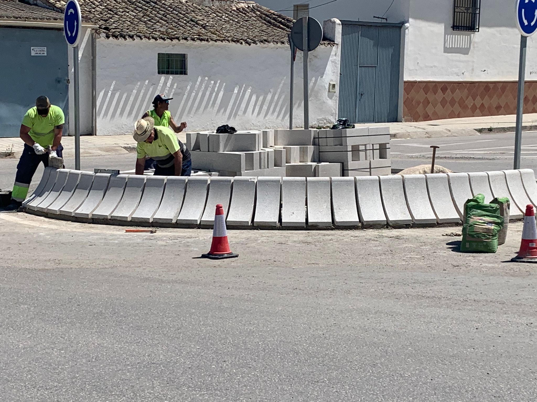 OBRAS EN LA CARRETERA JA 4306, FRENTE A LA COOPERATIVA SAN ISIDRO.